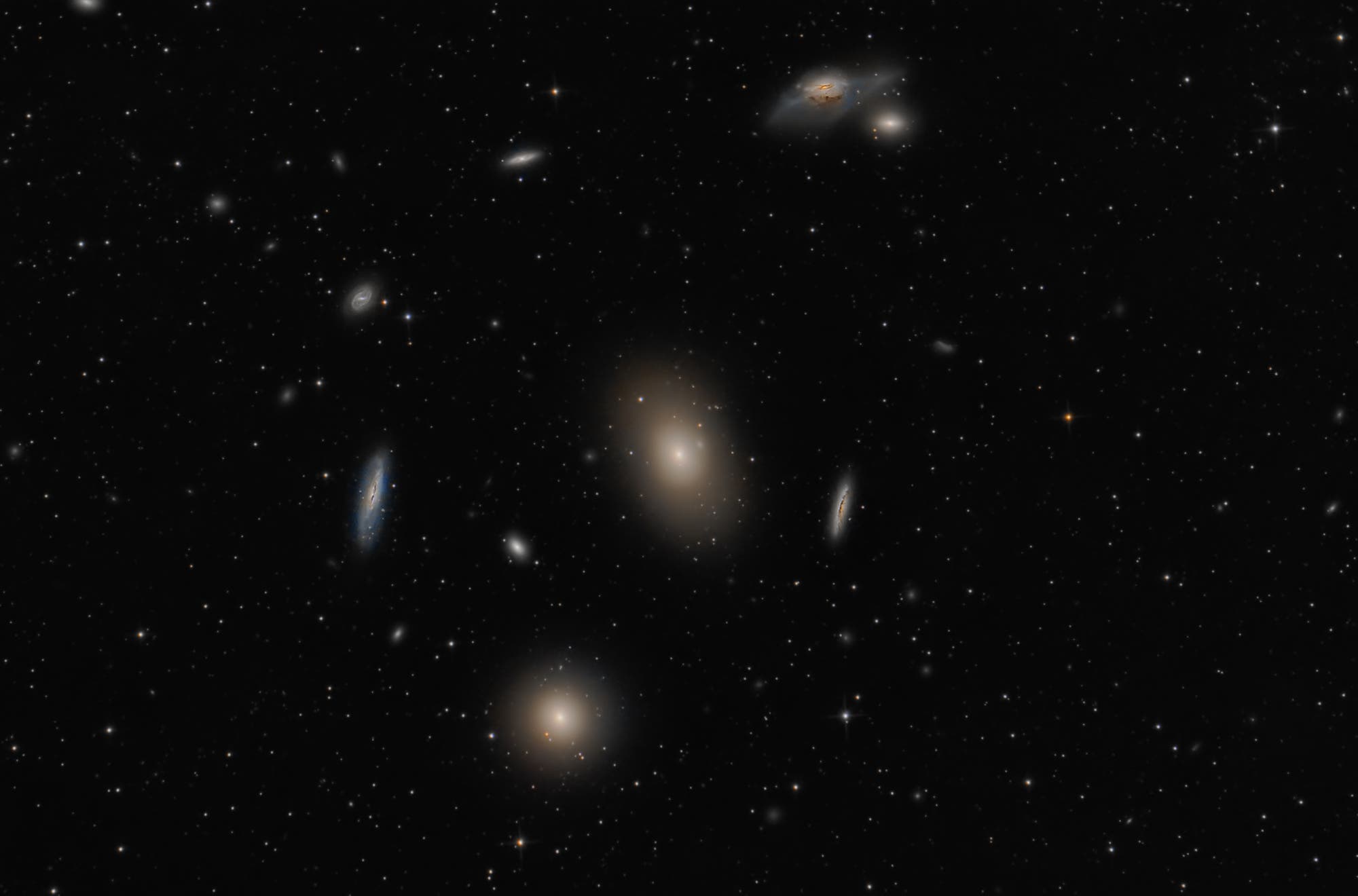 Messier 86 und Freunde - Spektrum der Wissenschaft