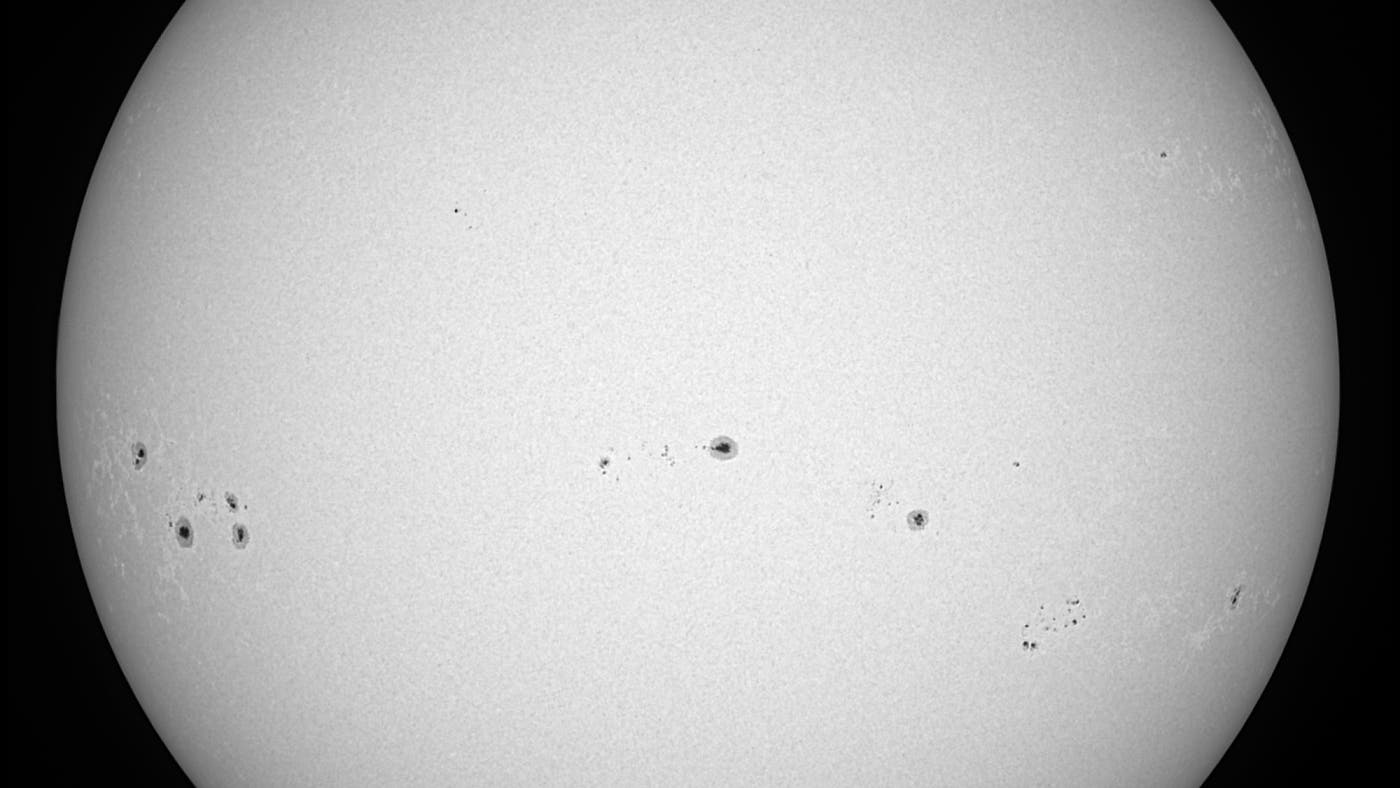 Die Sonne am 18. Mai 2024 - Familienausflug am Äquator :-) - Spektrum ...