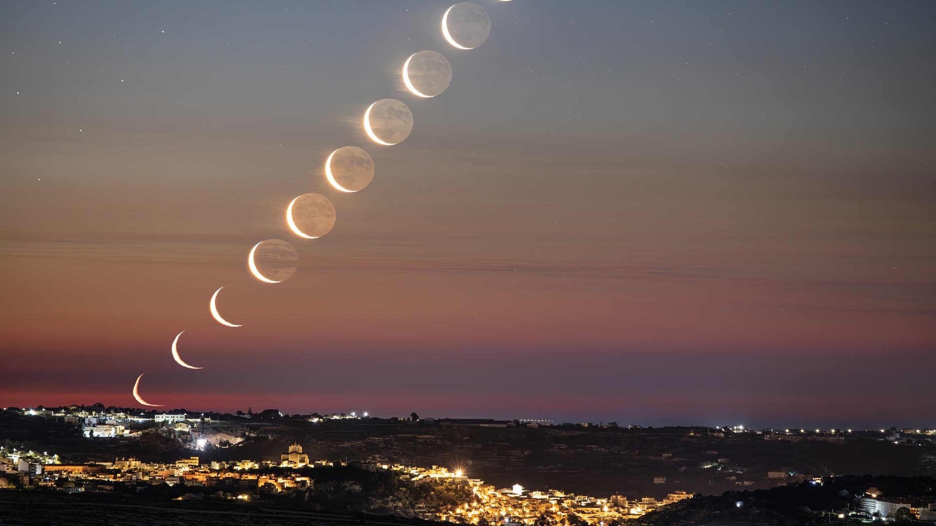 Moon rising sequence - Spektrum der Wissenschaft