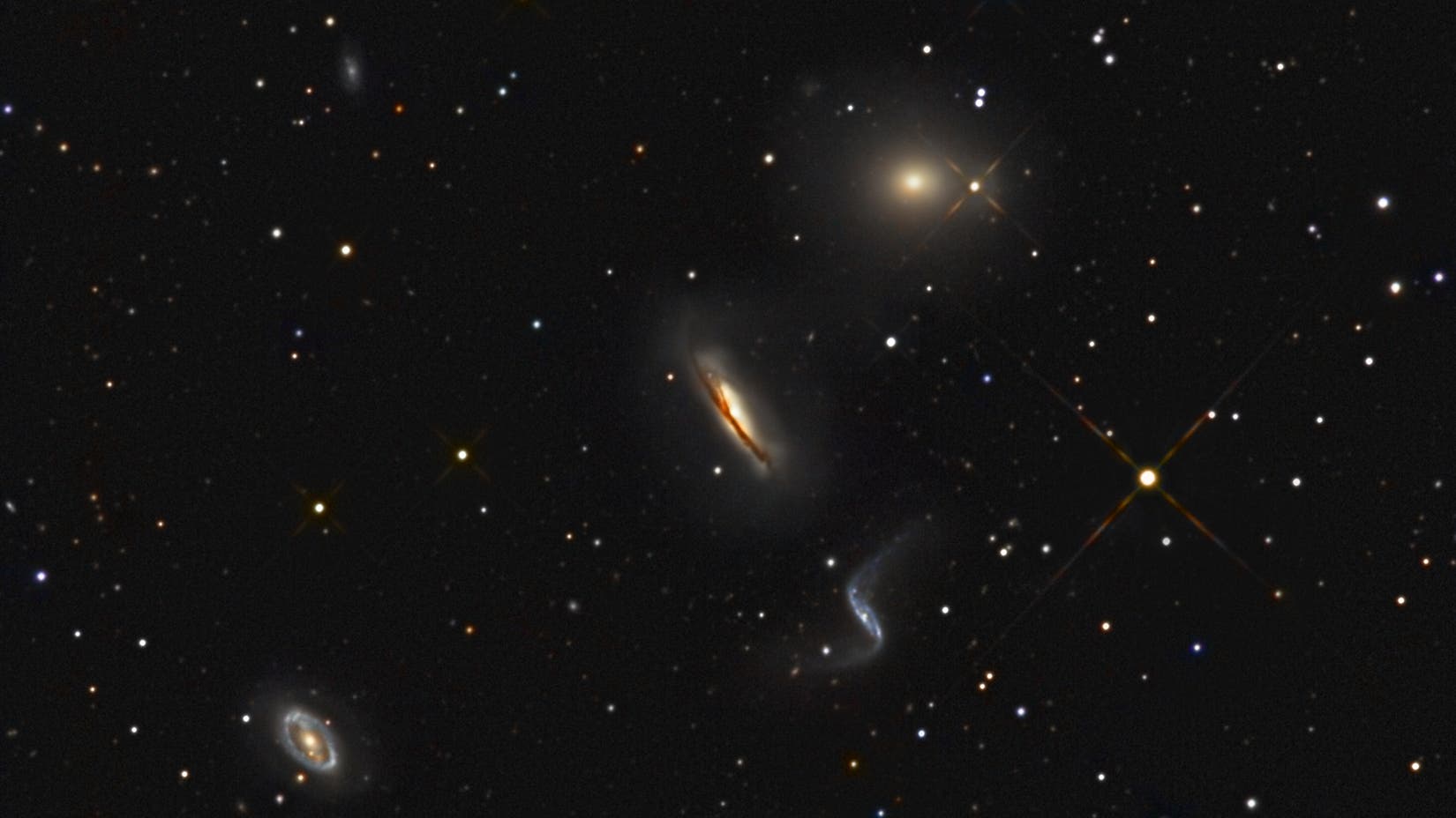 Hickson 44 (Arp 316) - Spektrum der Wissenschaft