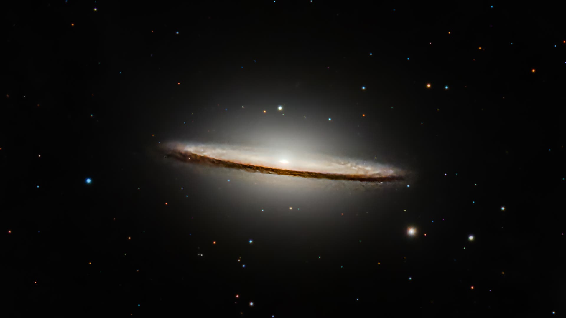 Messier 104: Sombrero galaxy - Spektrum der Wissenschaft