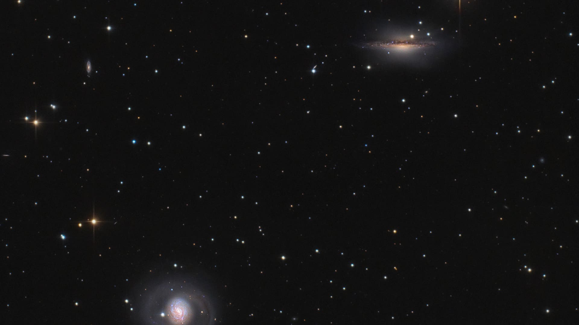 Messier 77 und NGC 1055 - Spektrum der Wissenschaft
