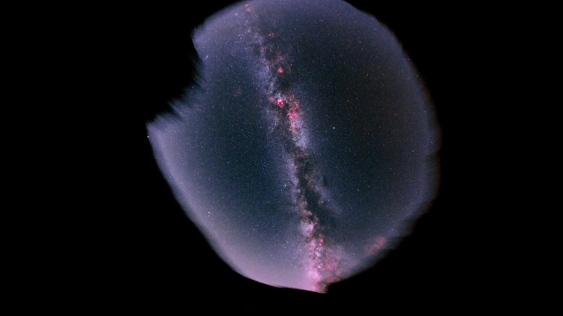 A total Milky Way imaged with a »Fish eye lens«. - Spektrum der ...