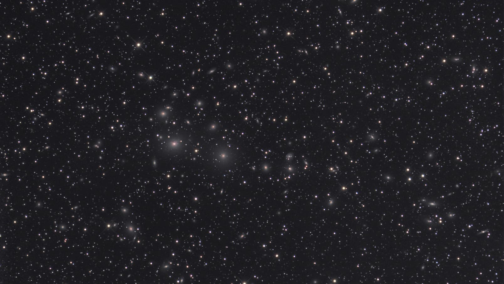 NGC 1275 mit Perseus-Galaxienhaufen - Spektrum der Wissenschaft