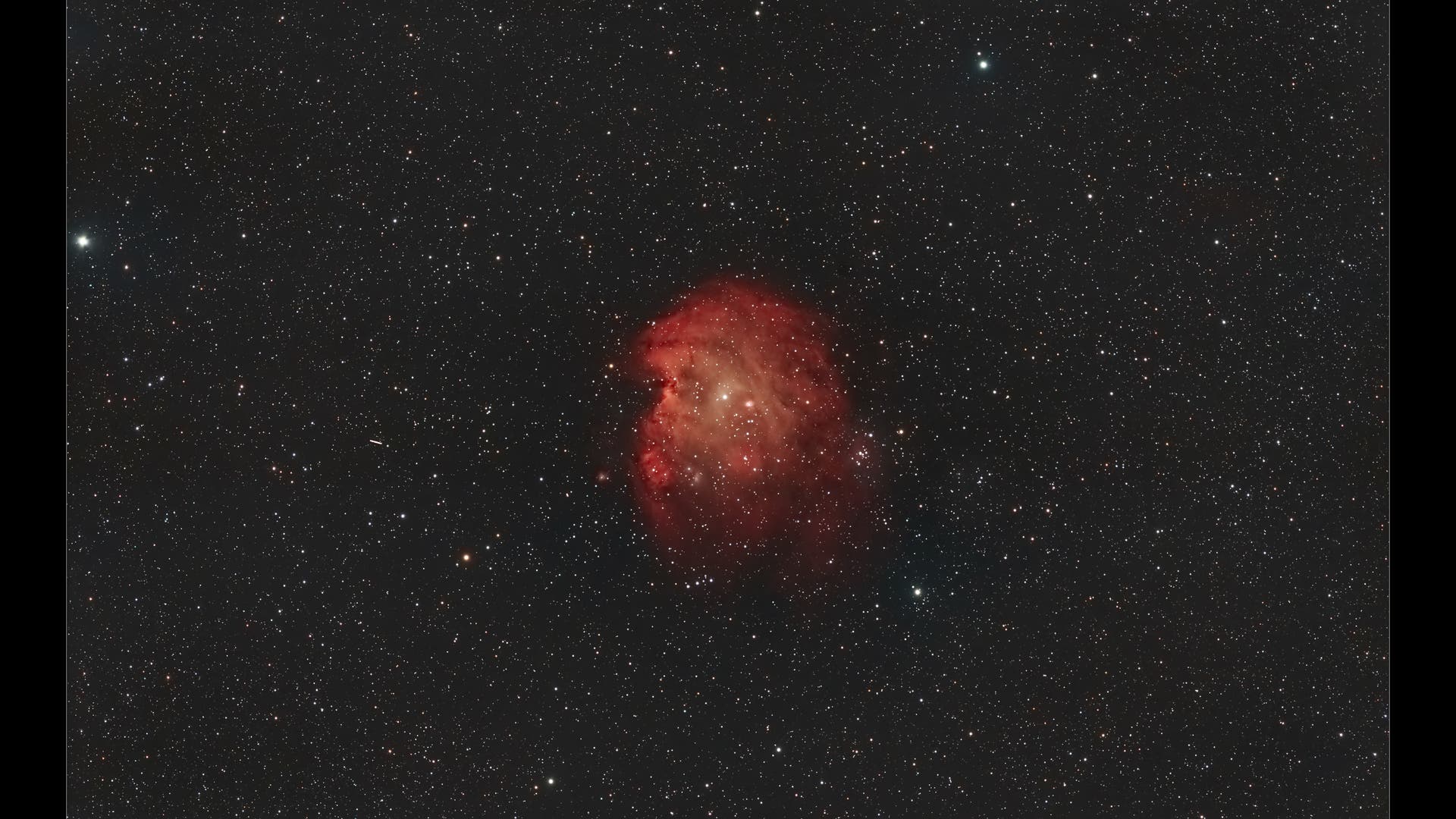 Asteroid (5) Astraea besucht den Affenkopfnebel - Spektrum der Wissenschaft