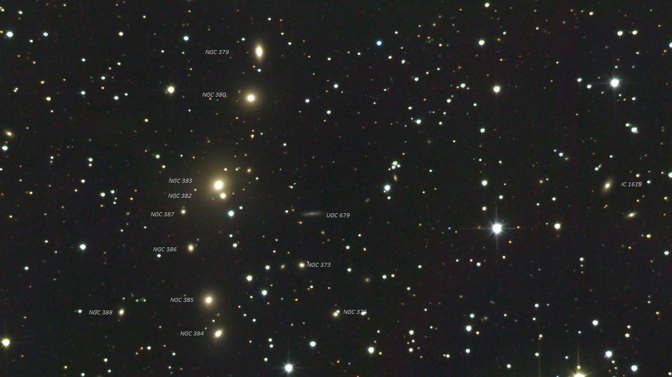 Die NGC-383-Galaxienkette (Identifikationen) - Spektrum der Wissenschaft