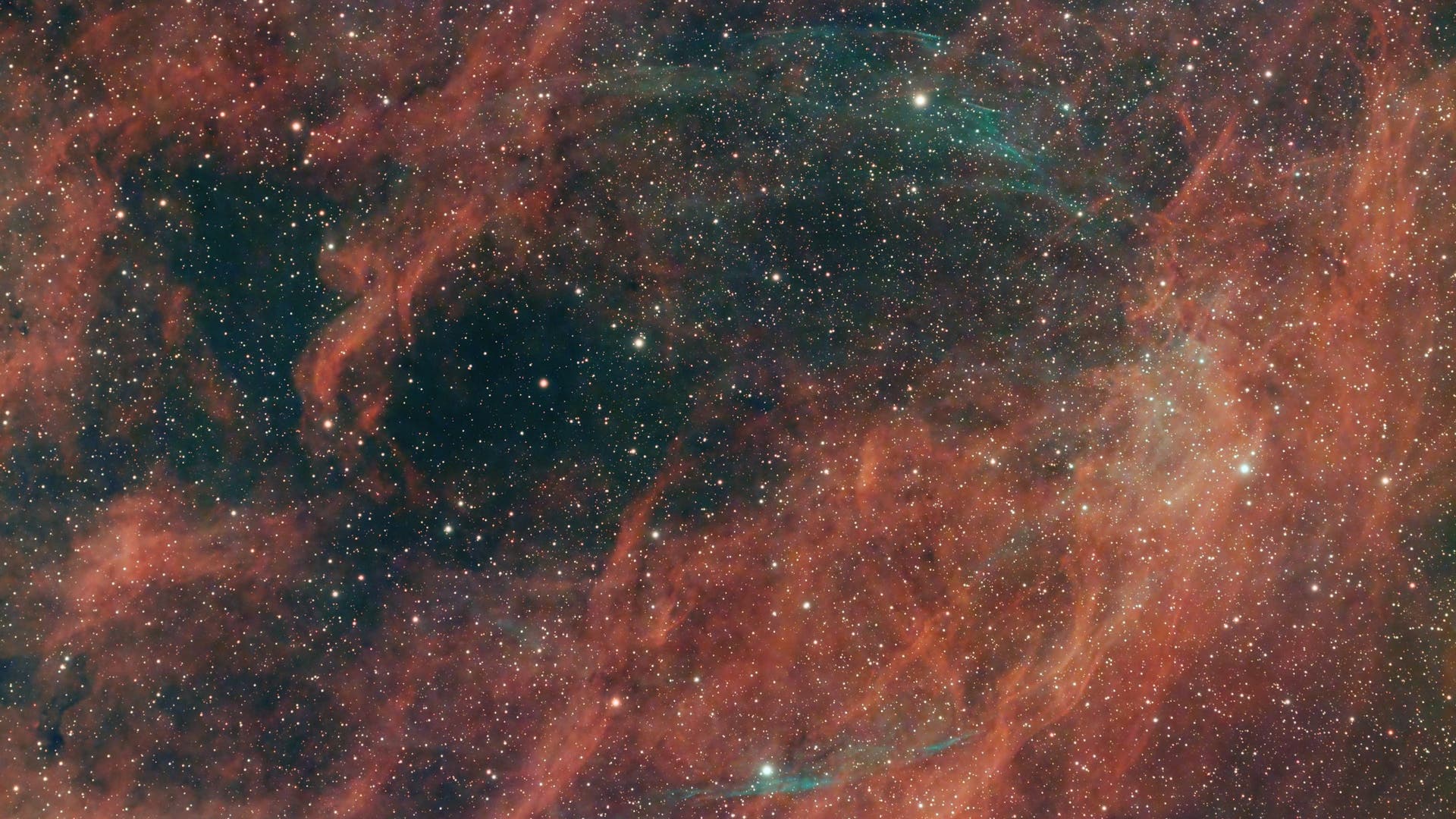 Supernova-Überrest W63 im Schwan - Spektrum der Wissenschaft