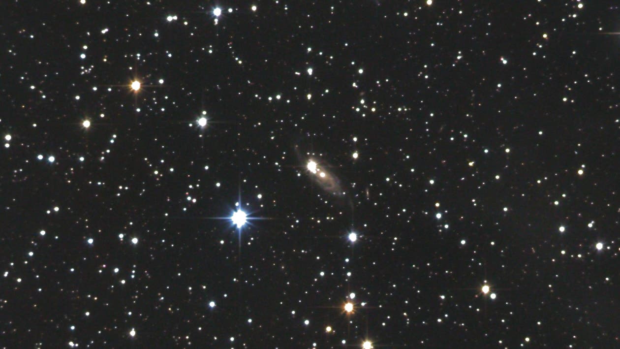 UGC 2885 im Perseus "Godzilla Galaxy" - Spektrum der Wissenschaft