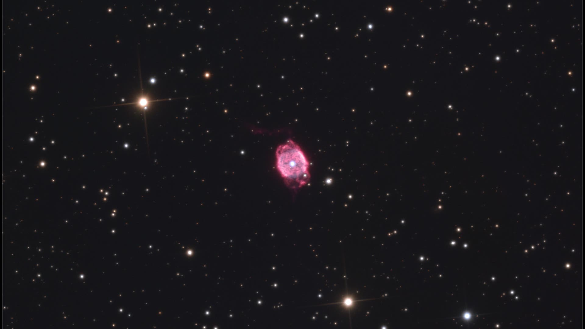 NGC 40 - Bow Tie Nebula - Spektrum der Wissenschaft