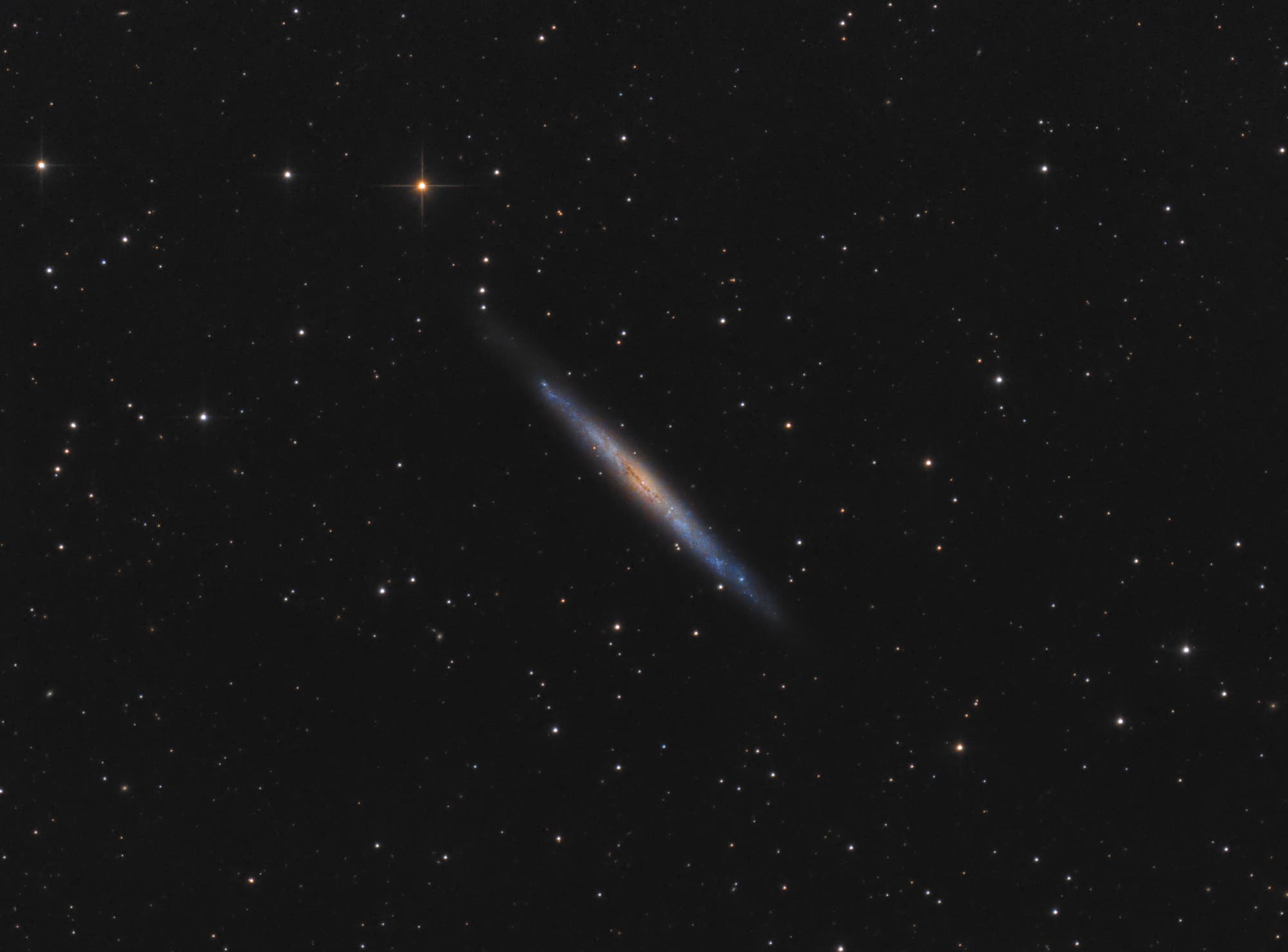 NGC 4244, die "Silbernadel"-Galaxie - Spektrum der Wissenschaft