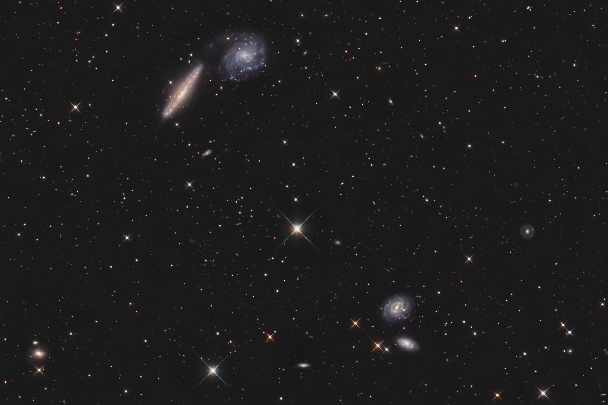 NGC 5774 / NGC 5775 und vieles mehr - Spektrum der Wissenschaft