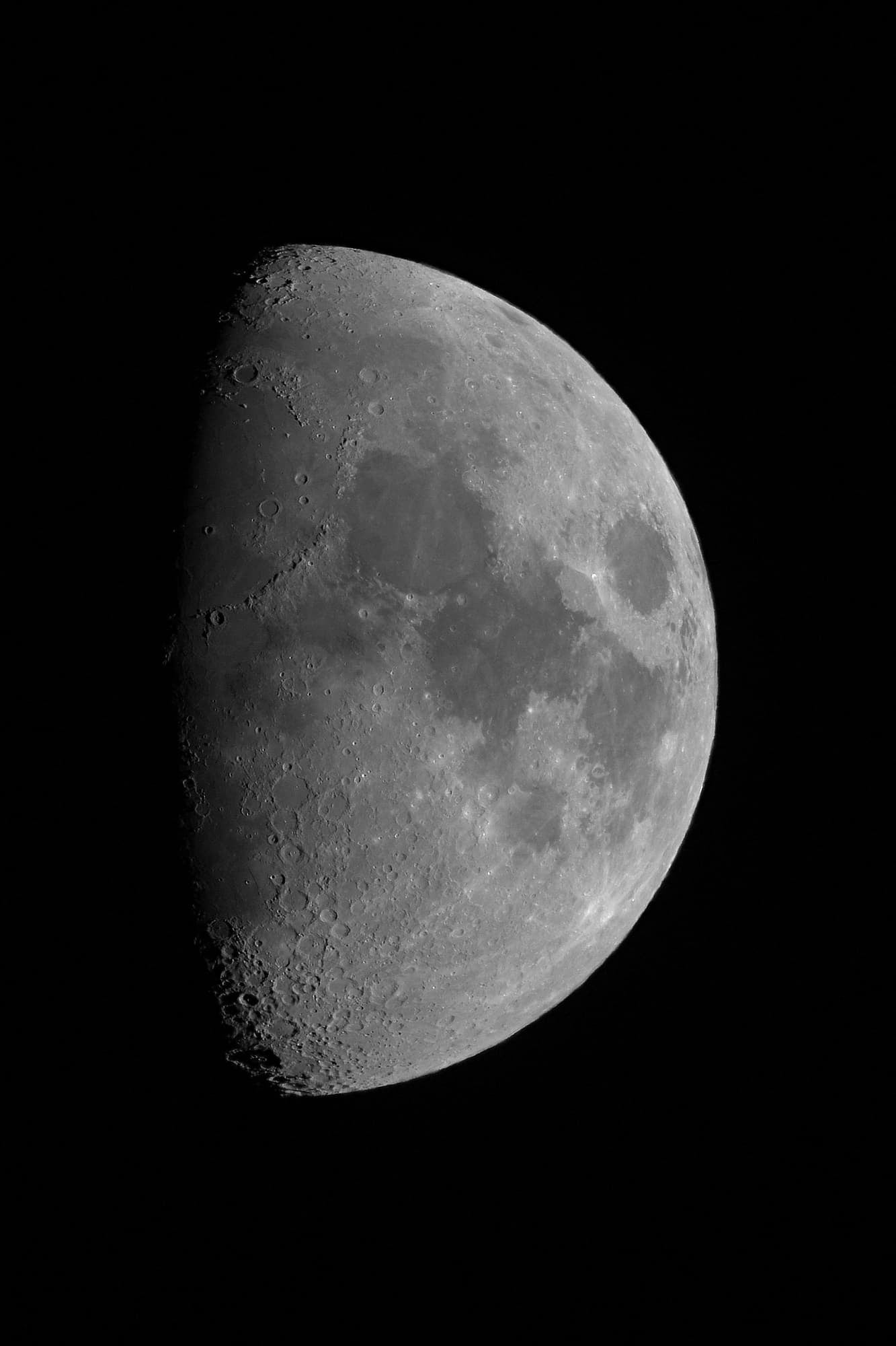 Unser Mond, 63,9 Prozent beleuchtet - Spektrum der Wissenschaft