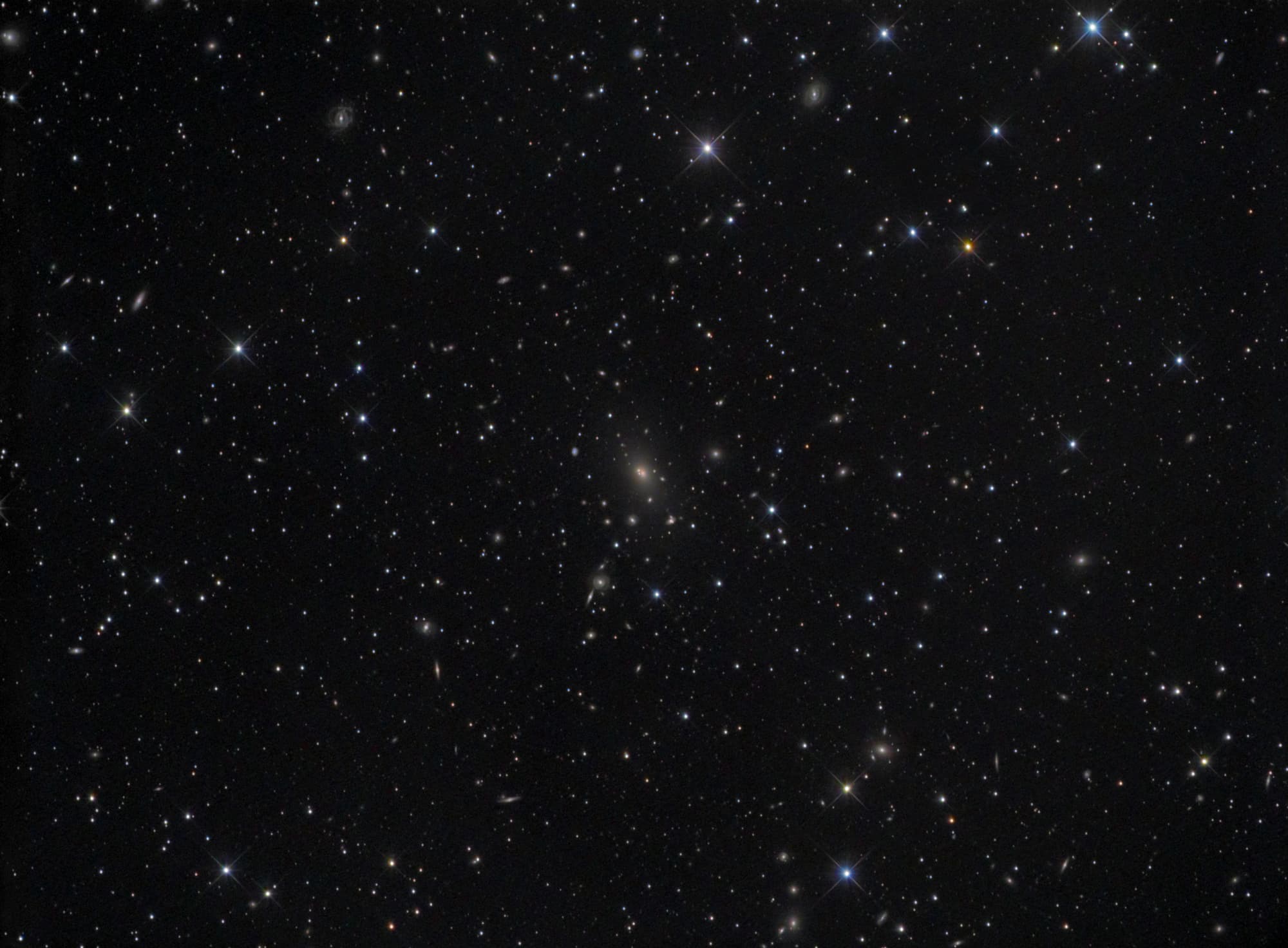 NGC 6166 und Abell 2199 - Spektrum der Wissenschaft