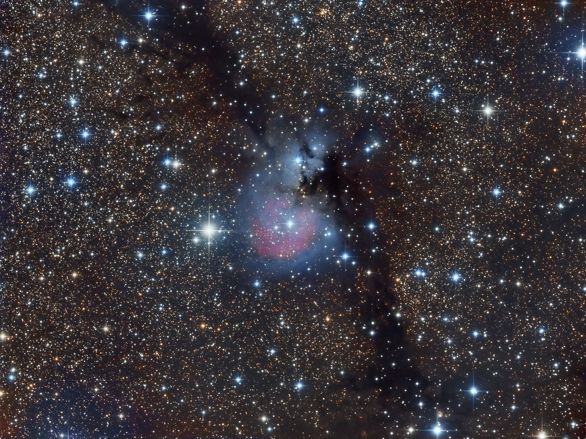 Sharpless 82, der "Little Trifid oder auch Little Cocoon Nebula ...