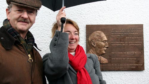 Gedenktafel für den Astronomen Walter Baade enthüllt - Spektrum der ...