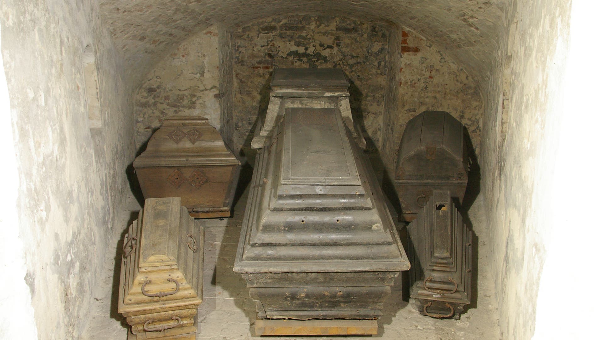 Familiengrüfte: Erkundungen in der Welt der Toten - Spektrum der ...