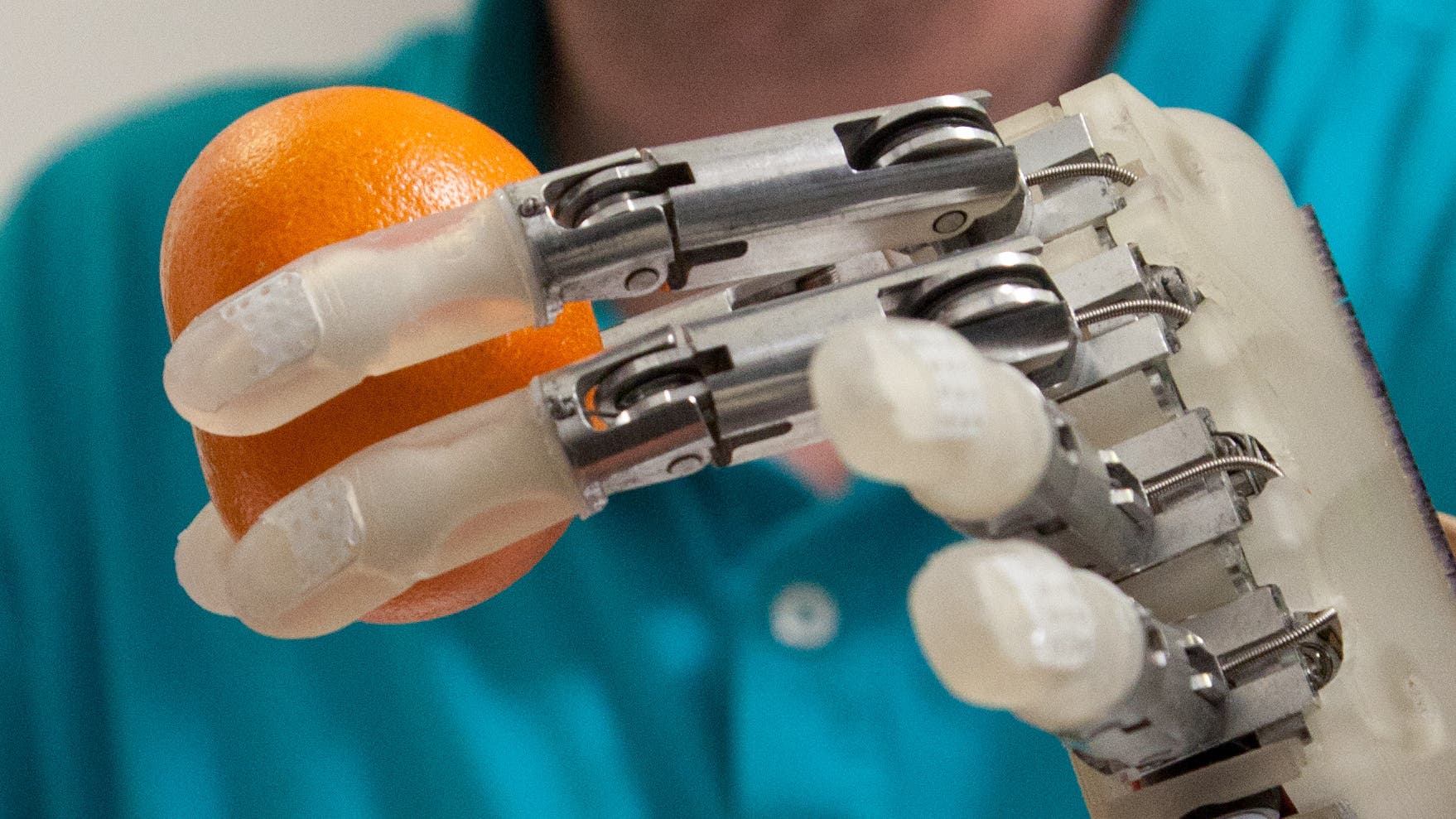 Handprothese mit viel Gefühl - Spektrum der Wissenschaft