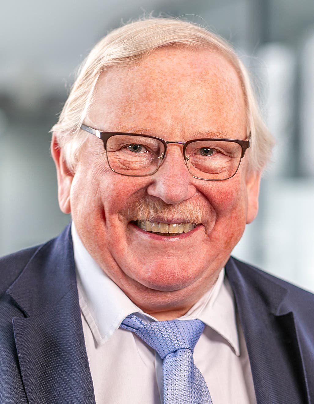Ein Gespräch mit Reinhard Genzel über Schwarze Löcher - Spektrum der ...