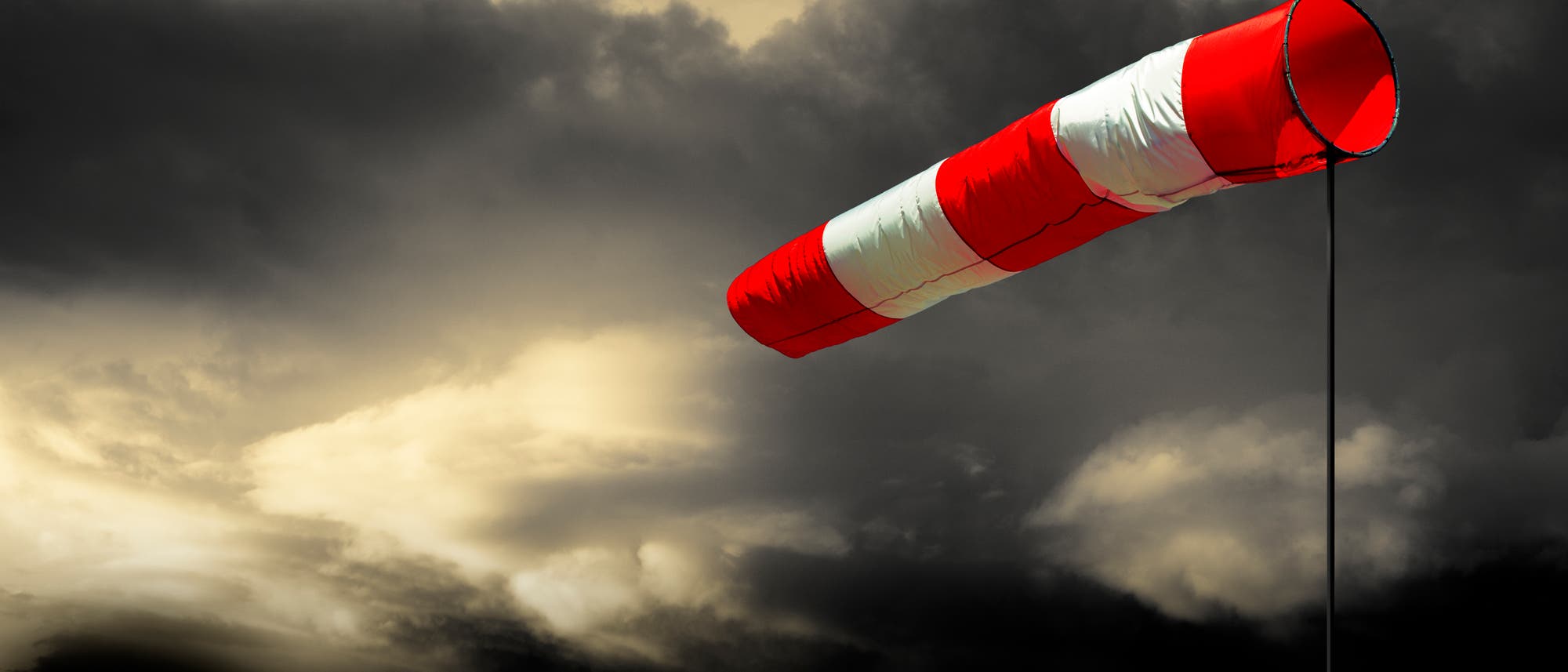 Unwetter: Sturm Sabine könnte sich zum Orkan entwickeln - Spektrum der ...